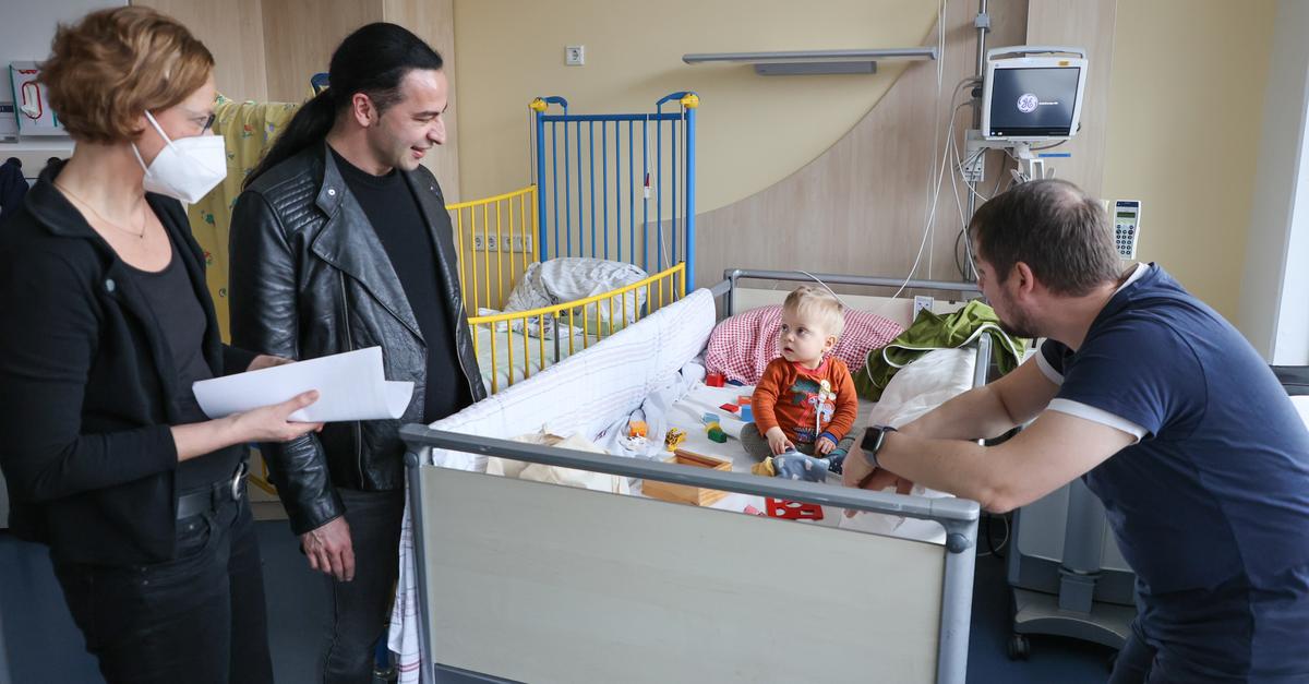 Bülent Ceylan engagiert sich für Kinderradio am UKGM